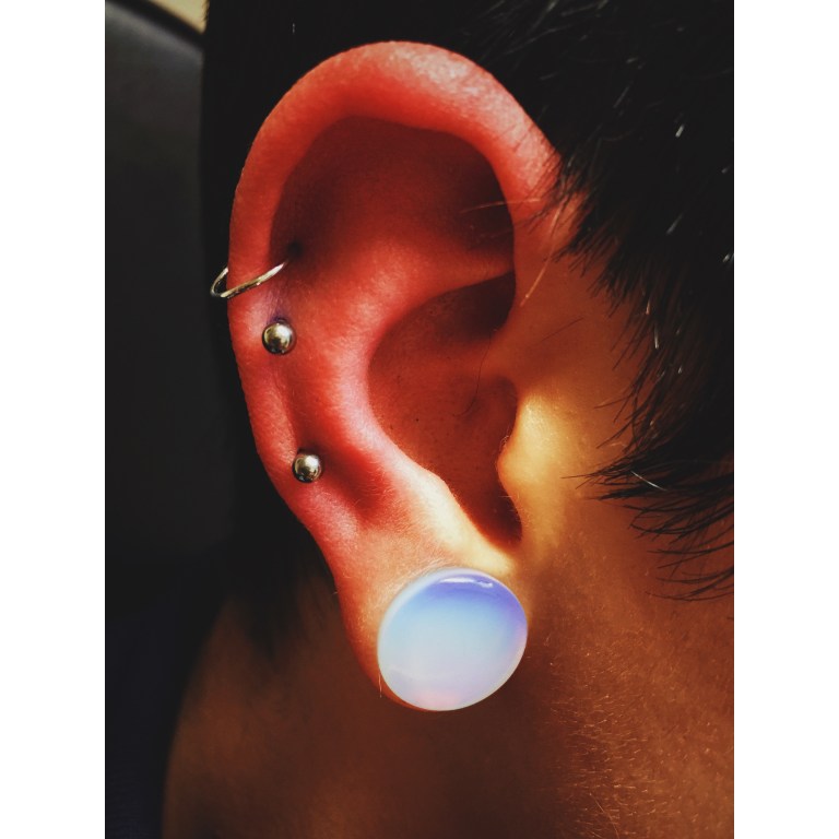 Lower Cartilage Piercings – [ EL CAPITAN x BODY PIERCER ]