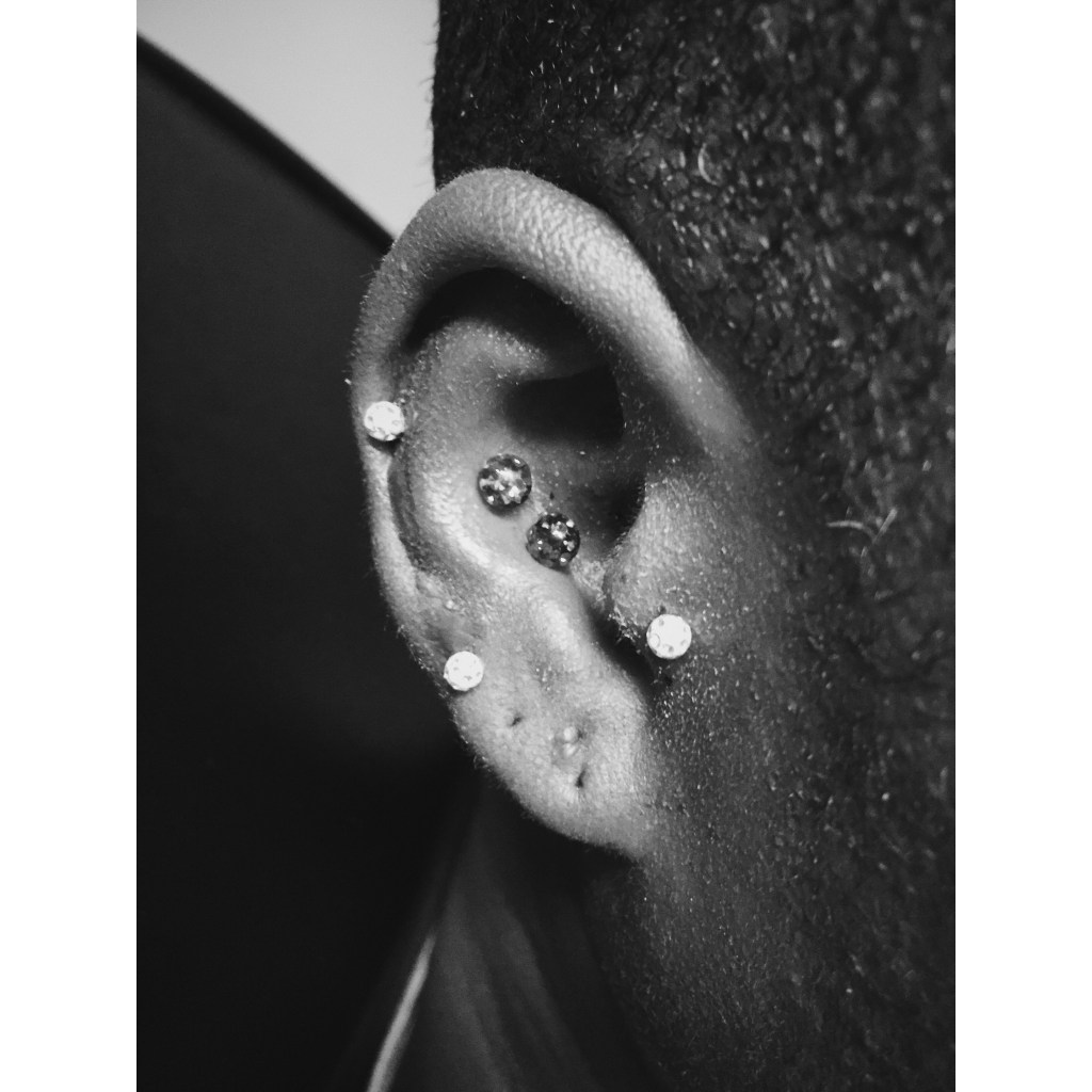 Conch Piercings – [ EL CAPITAN x BODY PIERCER ]